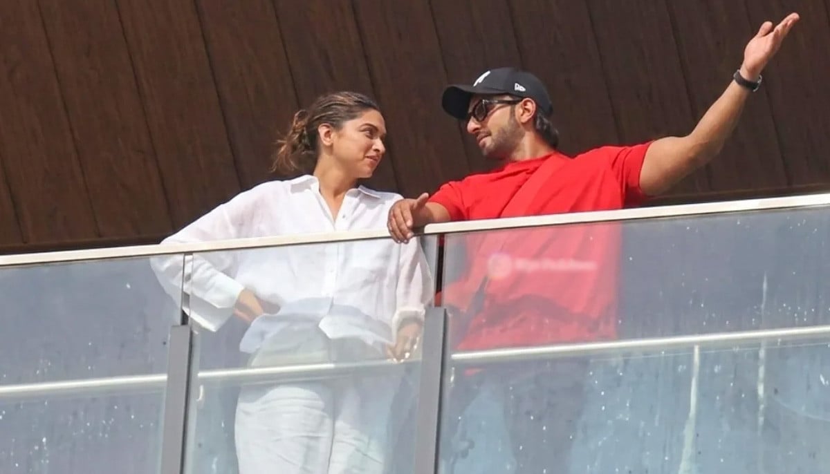 Deepika flaunts baby bump in latest outing with Ranveer Singh